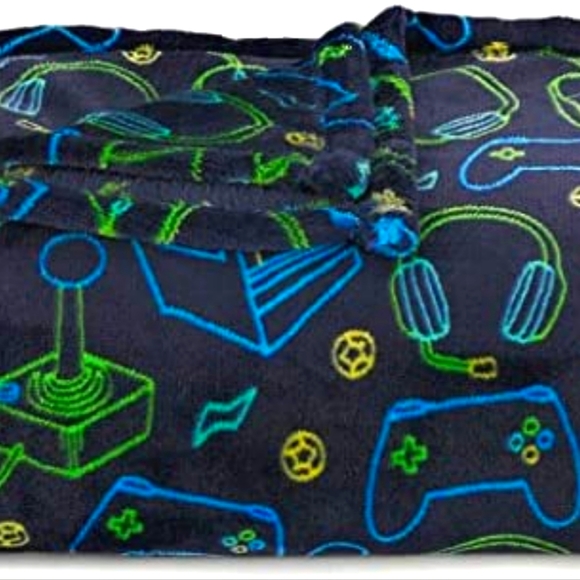 Big One | Bedding | Big One Oversized Throw Blanket With Video Game ...
